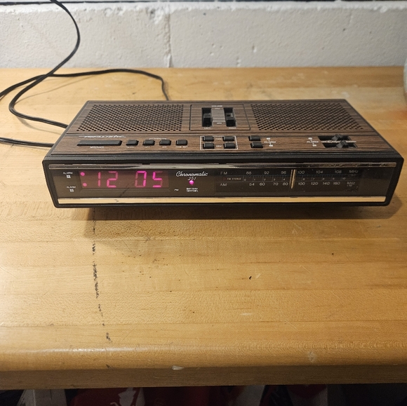 Realistic | Portable Audio & Video | Realistic Chronomatic 25 Woodgrain ...